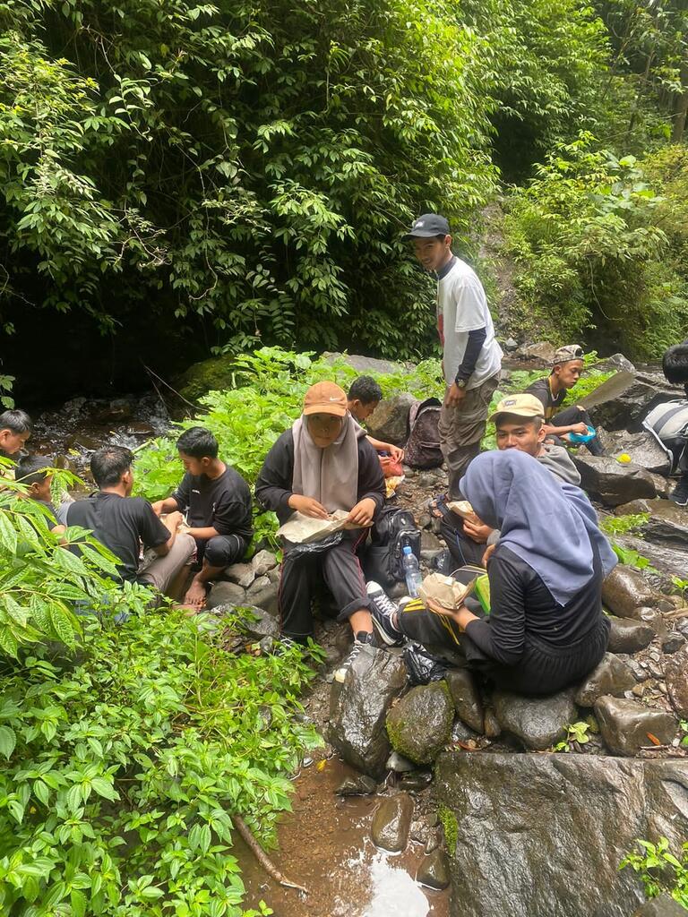 HIKING SISPALA PANTHERA TIGRIS SMA NEGERI 2 SUNGAI PENUH DI AIR TERJUN ...
