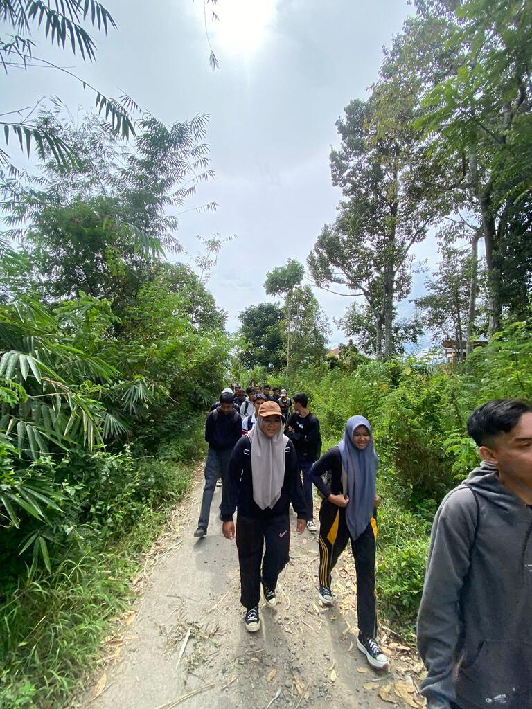 HIKING SISPALA PANTHERA TIGRIS SMA NEGERI 2 SUNGAI PENUH DI AIR TERJUN ...